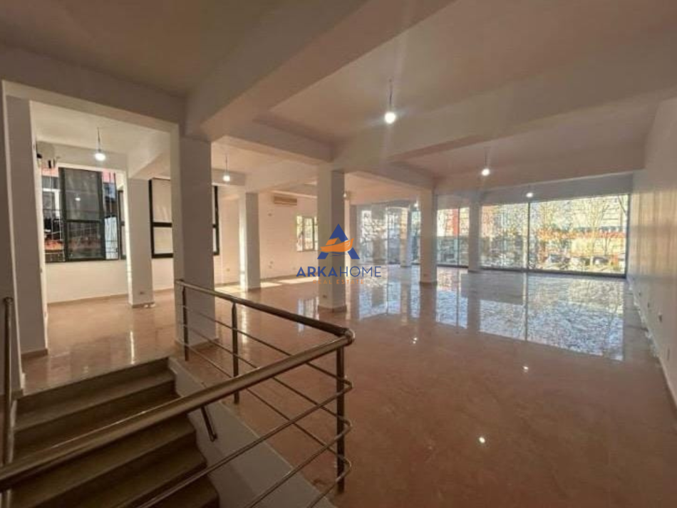 Tirane, shitet ambjent biznesi Kati 0, 240 m² 540.000 € | njoftime.com
