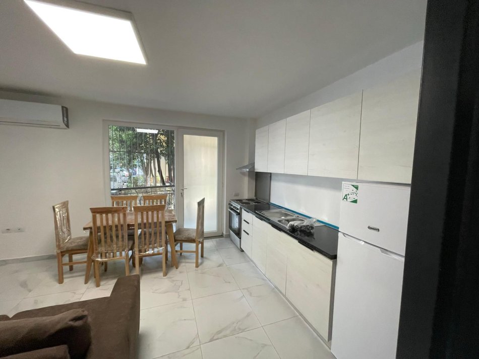 Tirane, jepet me qera apartament 2+1+Ballkon , (Fusha e Aviacionit ...