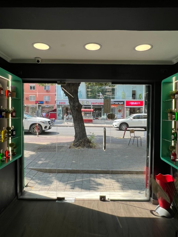 Shiten 2 biznes te konsoliduar në sektorin e parfumerisë, me dy pika ...